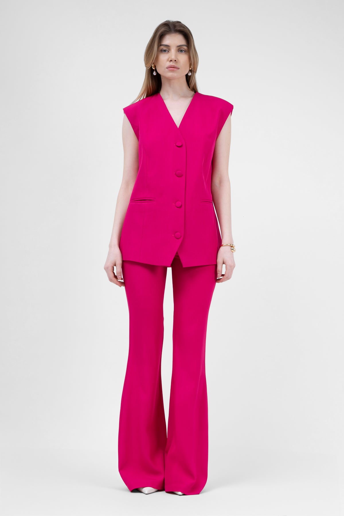 Fuchsia suit with oversized vest and flared trousers – Bluzat