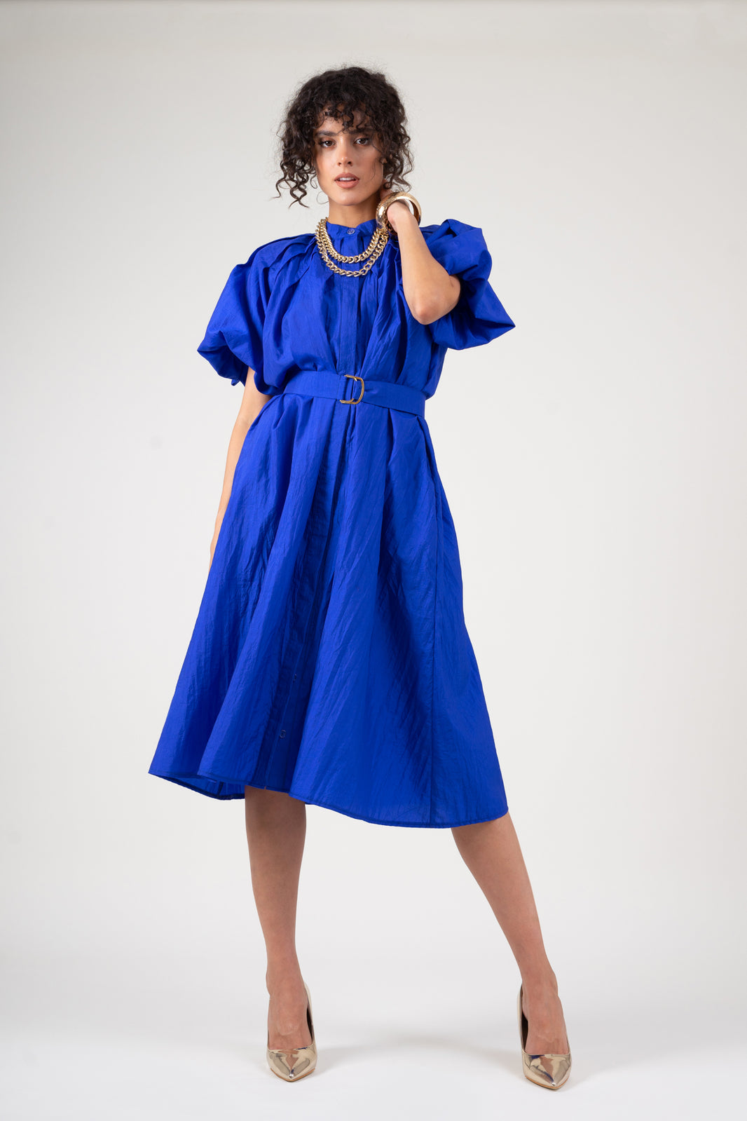 Electric blue midi dress with draping detailing and waist belt – Bluzat